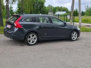 Grey Volvo V60 2014 in Vilnius, with an engine capacity of 2.40 L and mileage of 298 thousand km for 7300 €, photo 6 on AUTOMOTO.COM.LV