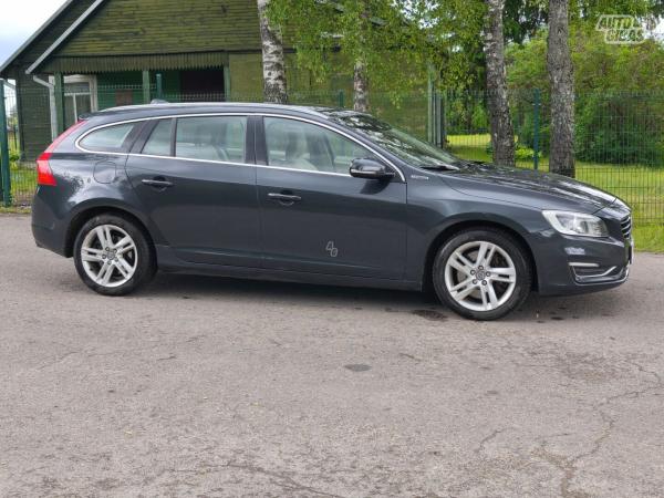 Grey Volvo V60 2014 in Vilnius, with an engine capacity of 2.40 L and mileage of 298 thousand km for 7300 €, photo 6 on AUTOMOTO.COM.LV