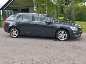 Grey Volvo V60 2014 in Vilnius, with an engine capacity of 2.40 L and mileage of 298 thousand km for 7300 €, photo 7 on AUTOMOTO.COM.LV