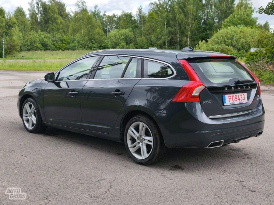 Grey Volvo V60 2014 in Vilnius, with an engine capacity of 2.40 L and mileage of 298 thousand km for 7300 €, photo 8 on AUTOMOTO.COM.LV