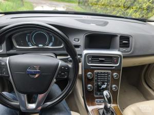 Grey Volvo V60 2014 in Vilnius, with an engine capacity of 2.40 L and mileage of 298 thousand km for 7300 €, photo 10 on AUTOMOTO.COM.LV