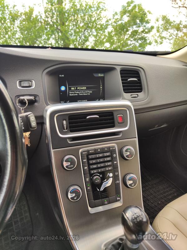 Pelēks Volvo V60 2014 Tartu, ar dzinēja tilpumu 2.00 L un nobraukumu 249 tūkst. km par 5800 €, foto 8 vietnē AUTOMOTO.COM.LV