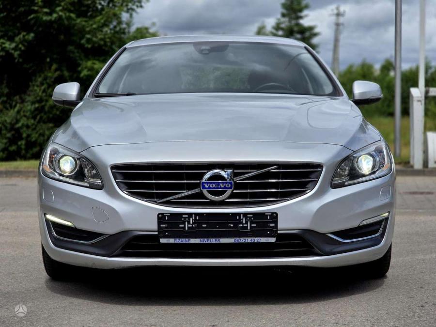 Grey Volvo V60 2014 in Taurage, with an engine capacity of 1.97 L and mileage of 296 thousand km for 5500 €, photo 3 on AUTOMOTO.COM.LV