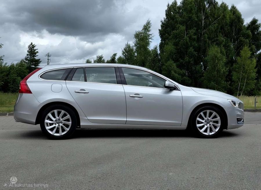 Grey Volvo V60 2014 in Taurage, with an engine capacity of 1.97 L and mileage of 296 thousand km for 5500 €, photo 5 on AUTOMOTO.COM.LV