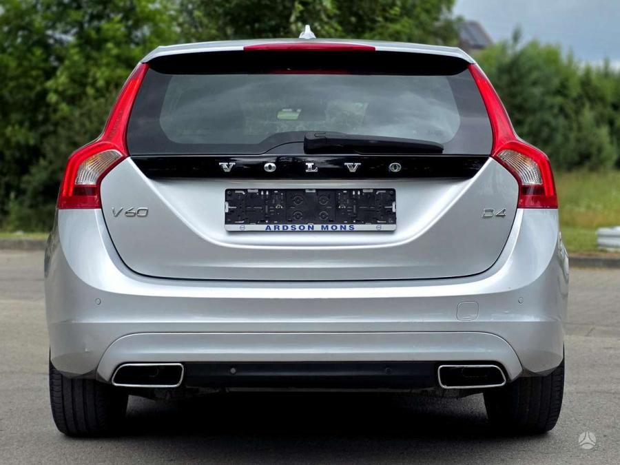 Grey Volvo V60 2014 in Taurage, with an engine capacity of 1.97 L and mileage of 296 thousand km for 5500 €, photo 7 on AUTOMOTO.COM.LV