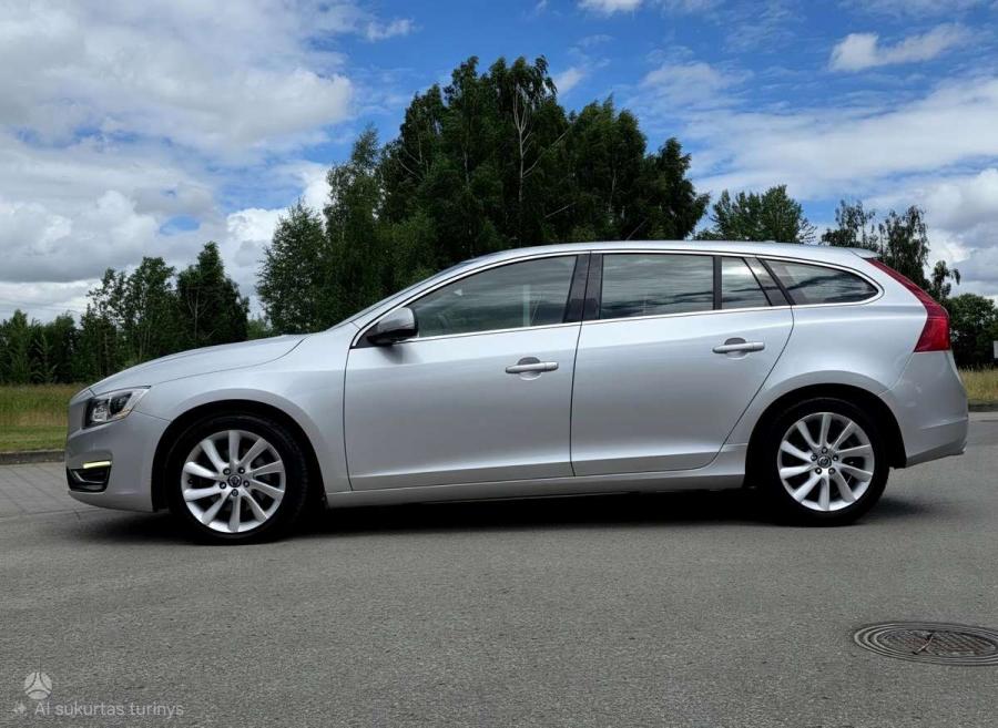 Grey Volvo V60 2014 in Taurage, with an engine capacity of 1.97 L and mileage of 296 thousand km for 5500 €, photo 9 on AUTOMOTO.COM.LV