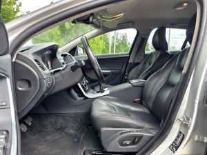 Grey Volvo V60 2014 in Taurage, with an engine capacity of 1.97 L and mileage of 296 thousand km for 5500 €, photo 10 on AUTOMOTO.COM.LV