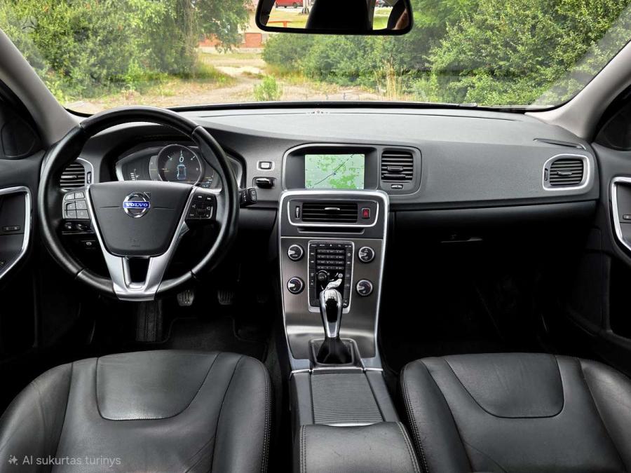 Grey Volvo V60 2014 in Taurage, with an engine capacity of 1.97 L and mileage of 296 thousand km for 5500 €, photo 12 on AUTOMOTO.COM.LV