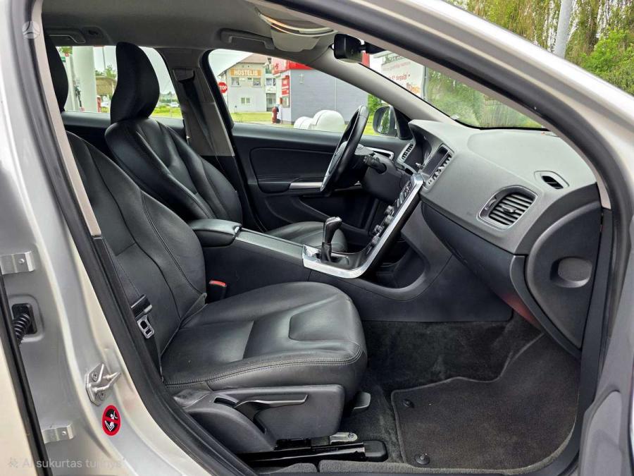 Grey Volvo V60 2014 in Taurage, with an engine capacity of 1.97 L and mileage of 296 thousand km for 5500 €, photo 13 on AUTOMOTO.COM.LV
