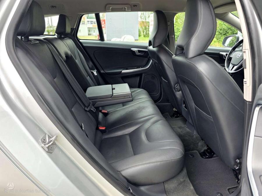 Grey Volvo V60 2014 in Taurage, with an engine capacity of 1.97 L and mileage of 296 thousand km for 5500 €, photo 14 on AUTOMOTO.COM.LV