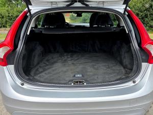 Grey Volvo V60 2014 in Taurage, with an engine capacity of 1.97 L and mileage of 296 thousand km for 5500 €, photo 16 on AUTOMOTO.COM.LV