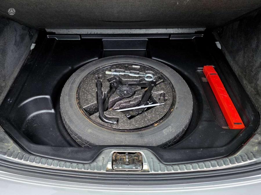 Grey Volvo V60 2014 in Taurage, with an engine capacity of 1.97 L and mileage of 296 thousand km for 5500 €, photo 17 on AUTOMOTO.COM.LV