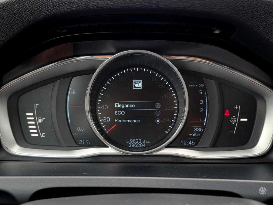 Grey Volvo V60 2014 in Taurage, with an engine capacity of 1.97 L and mileage of 296 thousand km for 5500 €, photo 19 on AUTOMOTO.COM.LV