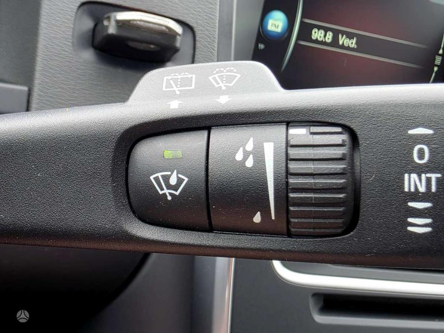 Grey Volvo V60 2014 in Taurage, with an engine capacity of 1.97 L and mileage of 296 thousand km for 5500 €, photo 35 on AUTOMOTO.COM.LV