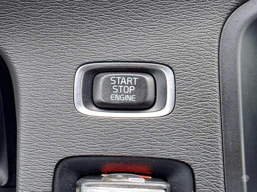 Grey Volvo V60 2014 in Taurage, with an engine capacity of 1.97 L and mileage of 296 thousand km for 5500 €, photo 38 on AUTOMOTO.COM.LV