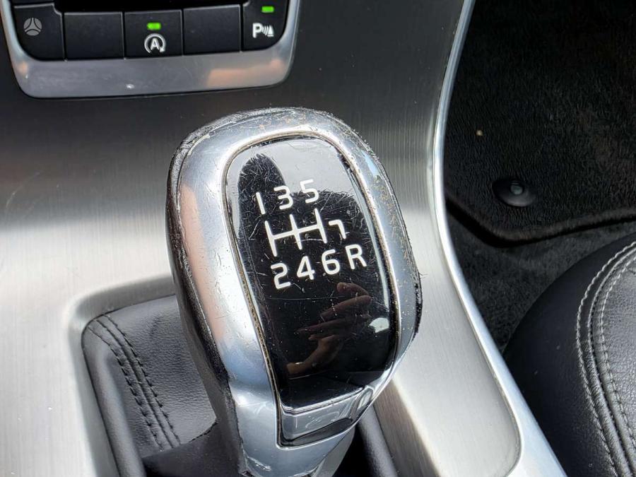 Grey Volvo V60 2014 in Taurage, with an engine capacity of 1.97 L and mileage of 296 thousand km for 5500 €, photo 39 on AUTOMOTO.COM.LV