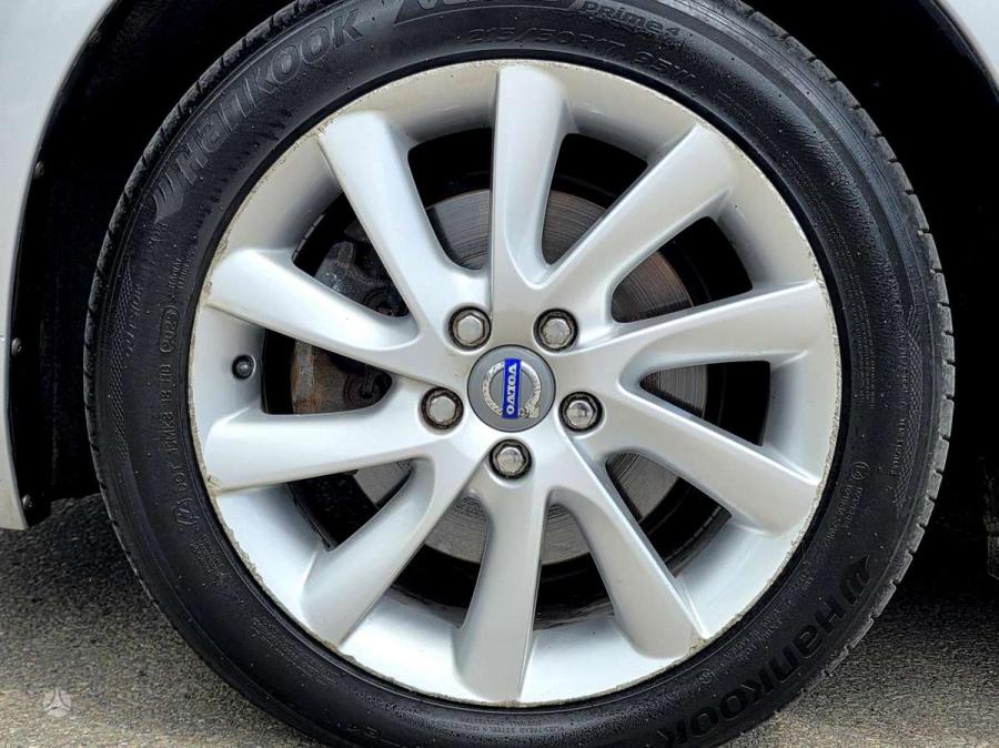 Grey Volvo V60 2014 in Taurage, with an engine capacity of 1.97 L and mileage of 296 thousand km for 5500 €, photo 42 on AUTOMOTO.COM.LV