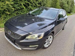 Grey Volvo V60 2014 in Vilnius, with an engine capacity of 2.40 L and mileage of 242 thousand km for 8900 €, photo 3 on AUTOMOTO.COM.LV