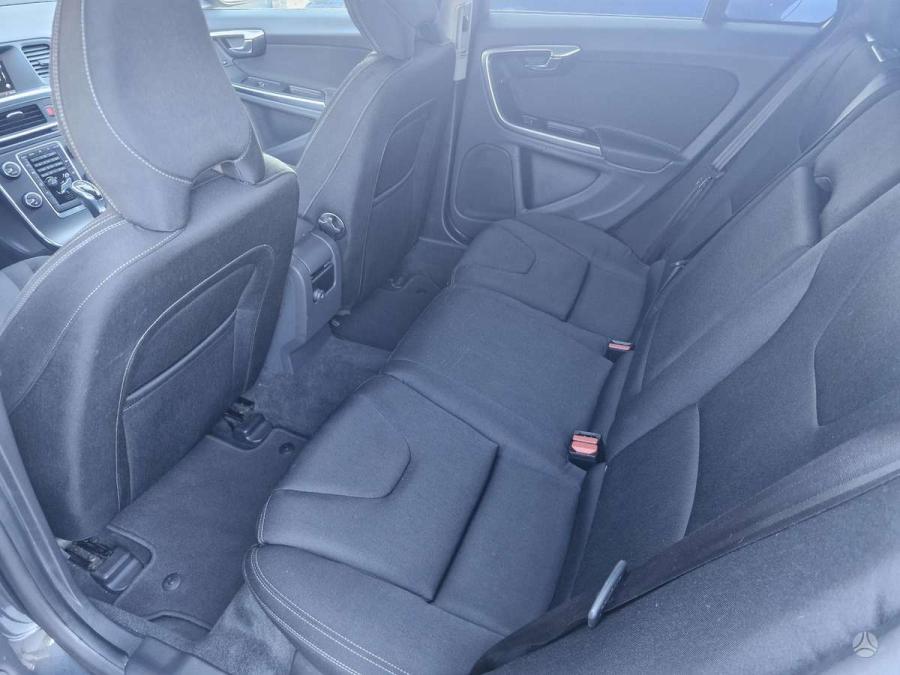 Grey Volvo V60 2014 in Vilnius, with an engine capacity of 2.40 L and mileage of 242 thousand km for 8900 €, photo 15 on AUTOMOTO.COM.LV