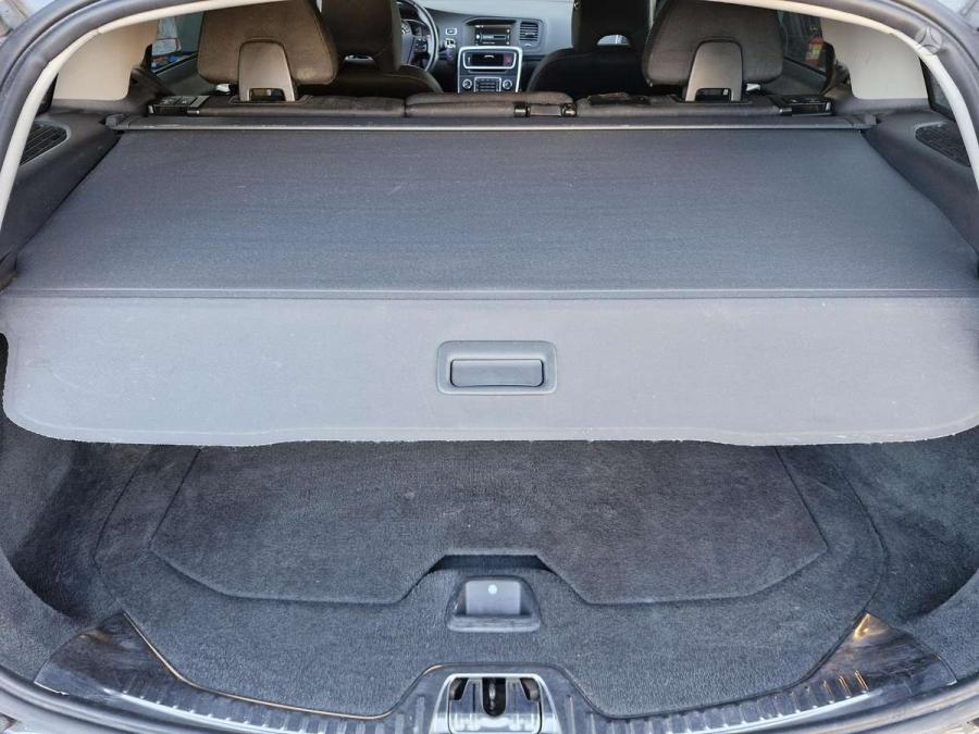 Grey Volvo V60 2014 in Vilnius, with an engine capacity of 2.40 L and mileage of 242 thousand km for 8900 €, photo 19 on AUTOMOTO.COM.LV