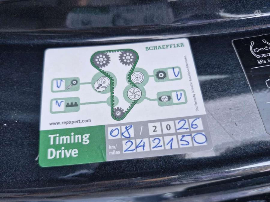 Grey Volvo V60 2014 in Vilnius, with an engine capacity of 2.40 L and mileage of 242 thousand km for 8900 €, photo 20 on AUTOMOTO.COM.LV