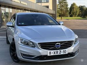 Pelēks Volvo V60 2014 Kauņa, ar dzinēja tilpumu 2.40 L un nobraukumu 335 tūkst. km par 6250 €, foto  vietnē AUTOMOTO.COM.LV