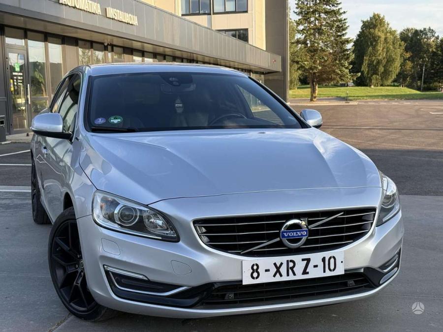 Pelēks Volvo V60 2014 Kauņa, ar dzinēja tilpumu 2.40 L un nobraukumu 335 tūkst. km par 6250 €, foto 1 vietnē AUTOMOTO.COM.LV