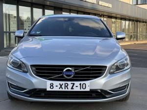 Pelēks Volvo V60 2014 Kauņa, ar dzinēja tilpumu 2.40 L un nobraukumu 335 tūkst. km par 6250 €, foto 6 vietnē AUTOMOTO.COM.LV