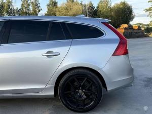 Pelēks Volvo V60 2014 Kauņa, ar dzinēja tilpumu 2.40 L un nobraukumu 335 tūkst. km par 6250 €, foto 8 vietnē AUTOMOTO.COM.LV