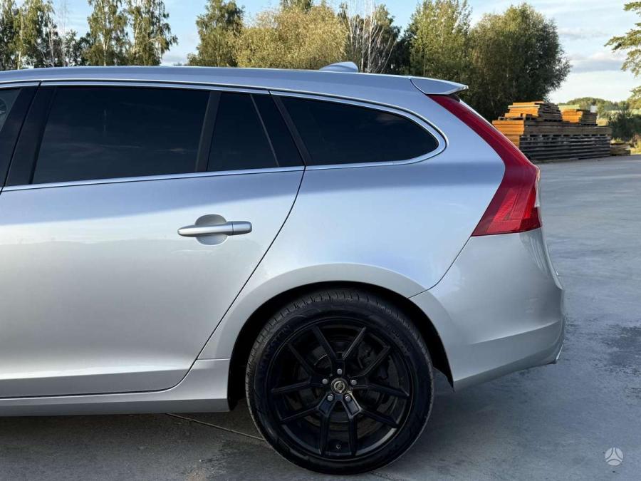 Pelēks Volvo V60 2014 Kauņa, ar dzinēja tilpumu 2.40 L un nobraukumu 335 tūkst. km par 6250 €, foto 8 vietnē AUTOMOTO.COM.LV