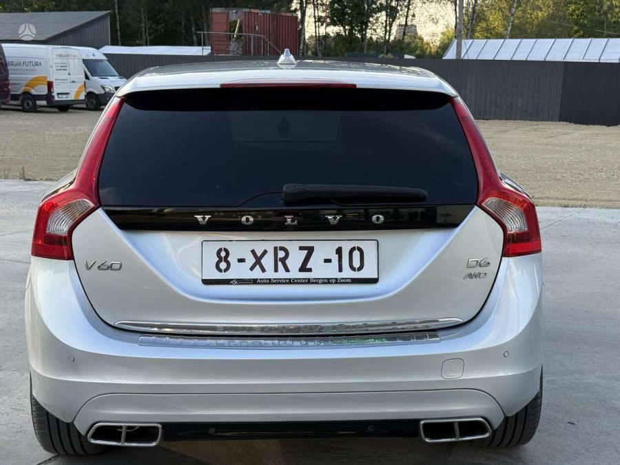 Pelēks Volvo V60 2014 Kauņa, ar dzinēja tilpumu 2.40 L un nobraukumu 335 tūkst. km par 6250 €, foto 9 vietnē AUTOMOTO.COM.LV