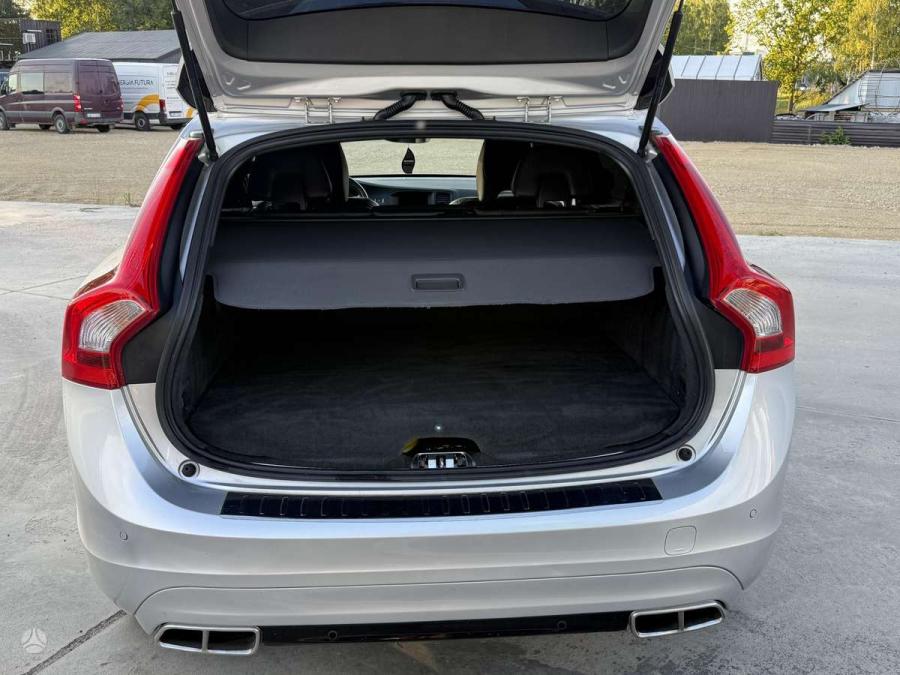 Pelēks Volvo V60 2014 Kauņa, ar dzinēja tilpumu 2.40 L un nobraukumu 335 tūkst. km par 6250 €, foto 11 vietnē AUTOMOTO.COM.LV