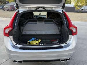 Pelēks Volvo V60 2014 Kauņa, ar dzinēja tilpumu 2.40 L un nobraukumu 335 tūkst. km par 6250 €, foto 12 vietnē AUTOMOTO.COM.LV