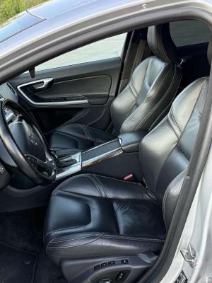 Pelēks Volvo V60 2014 Kauņa, ar dzinēja tilpumu 2.40 L un nobraukumu 335 tūkst. km par 6250 €, foto 13 vietnē AUTOMOTO.COM.LV