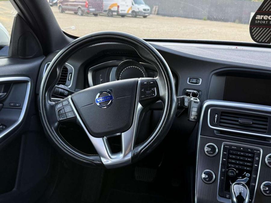 Pelēks Volvo V60 2014 Kauņa, ar dzinēja tilpumu 2.40 L un nobraukumu 335 tūkst. km par 6250 €, foto 15 vietnē AUTOMOTO.COM.LV