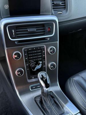 Pelēks Volvo V60 2014 Kauņa, ar dzinēja tilpumu 2.40 L un nobraukumu 335 tūkst. km par 6250 €, foto 19 vietnē AUTOMOTO.COM.LV