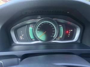 Pelēks Volvo V60 2014 Kauņa, ar dzinēja tilpumu 2.40 L un nobraukumu 335 tūkst. km par 6250 €, foto 20 vietnē AUTOMOTO.COM.LV
