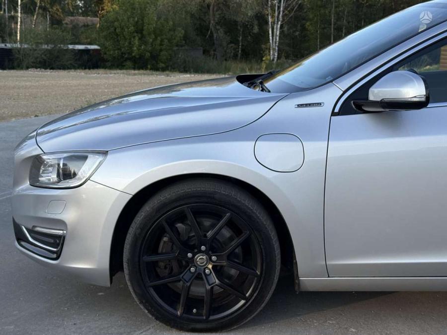 Pelēks Volvo V60 2014 Kauņa, ar dzinēja tilpumu 2.40 L un nobraukumu 335 tūkst. km par 6250 €, foto 29 vietnē AUTOMOTO.COM.LV