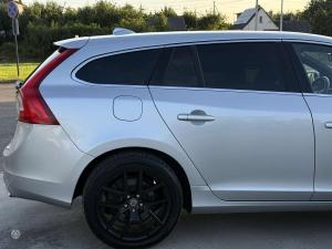 Pelēks Volvo V60 2014 Kauņa, ar dzinēja tilpumu 2.40 L un nobraukumu 335 tūkst. km par 6250 €, foto 36 vietnē AUTOMOTO.COM.LV