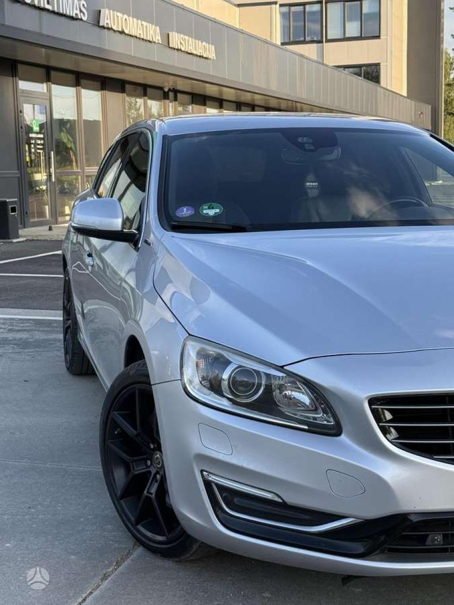Pelēks Volvo V60 2014 Kauņa, ar dzinēja tilpumu 2.40 L un nobraukumu 335 tūkst. km par 6250 €, foto 39 vietnē AUTOMOTO.COM.LV