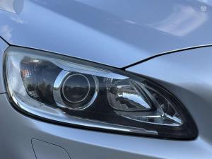 Pelēks Volvo V60 2014 Kauņa, ar dzinēja tilpumu 2.40 L un nobraukumu 335 tūkst. km par 6250 €, foto 41 vietnē AUTOMOTO.COM.LV