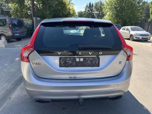 Grey Volvo V60 2014 in Vilnius, with an engine capacity of 2.40 L and mileage of 300 thousand km for 7500 €, photo 6 on AUTOMOTO.COM.LV