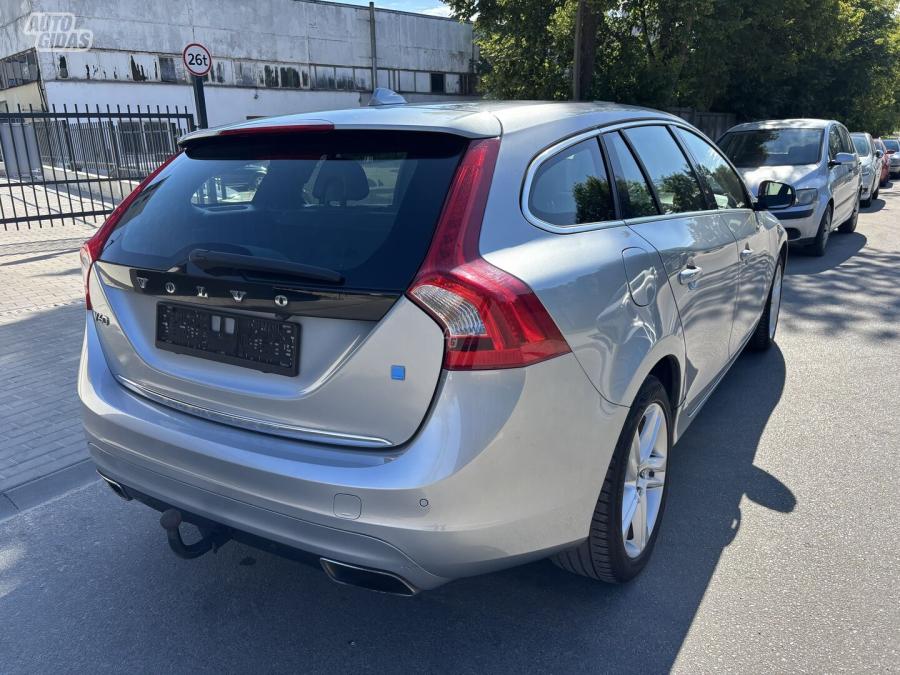 Grey Volvo V60 2014 in Vilnius, with an engine capacity of 2.40 L and mileage of 300 thousand km for 7500 €, photo 7 on AUTOMOTO.COM.LV