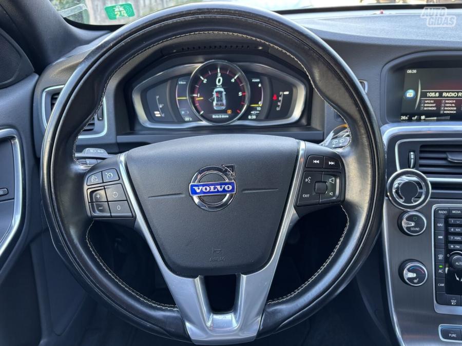 Grey Volvo V60 2014 in Vilnius, with an engine capacity of 2.40 L and mileage of 300 thousand km for 7500 €, photo 9 on AUTOMOTO.COM.LV