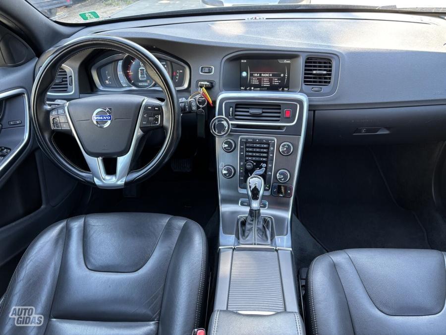 Grey Volvo V60 2014 in Vilnius, with an engine capacity of 2.40 L and mileage of 300 thousand km for 7500 €, photo 11 on AUTOMOTO.COM.LV