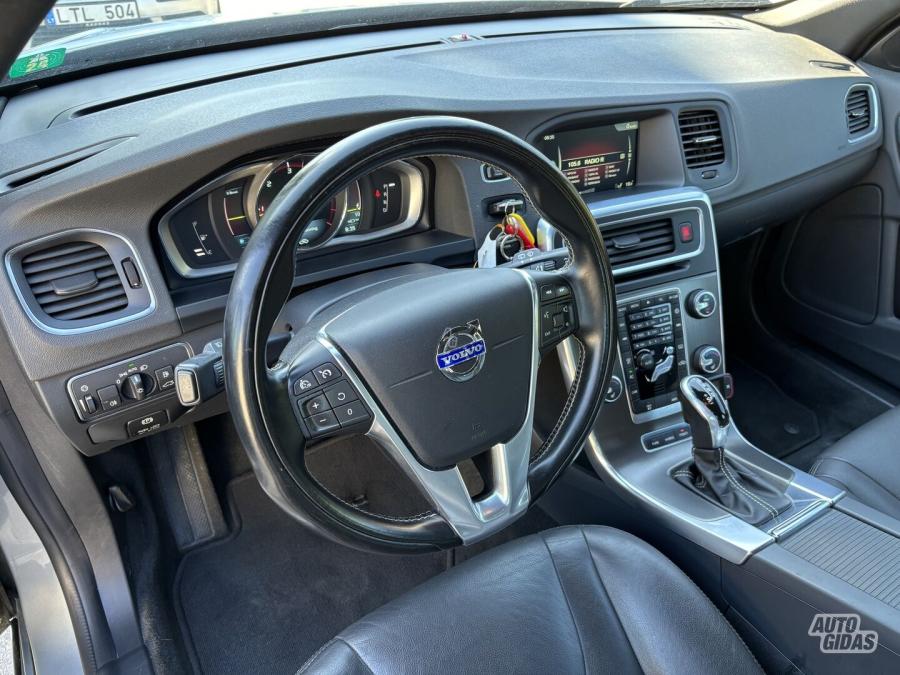 Grey Volvo V60 2014 in Vilnius, with an engine capacity of 2.40 L and mileage of 300 thousand km for 7500 €, photo 14 on AUTOMOTO.COM.LV