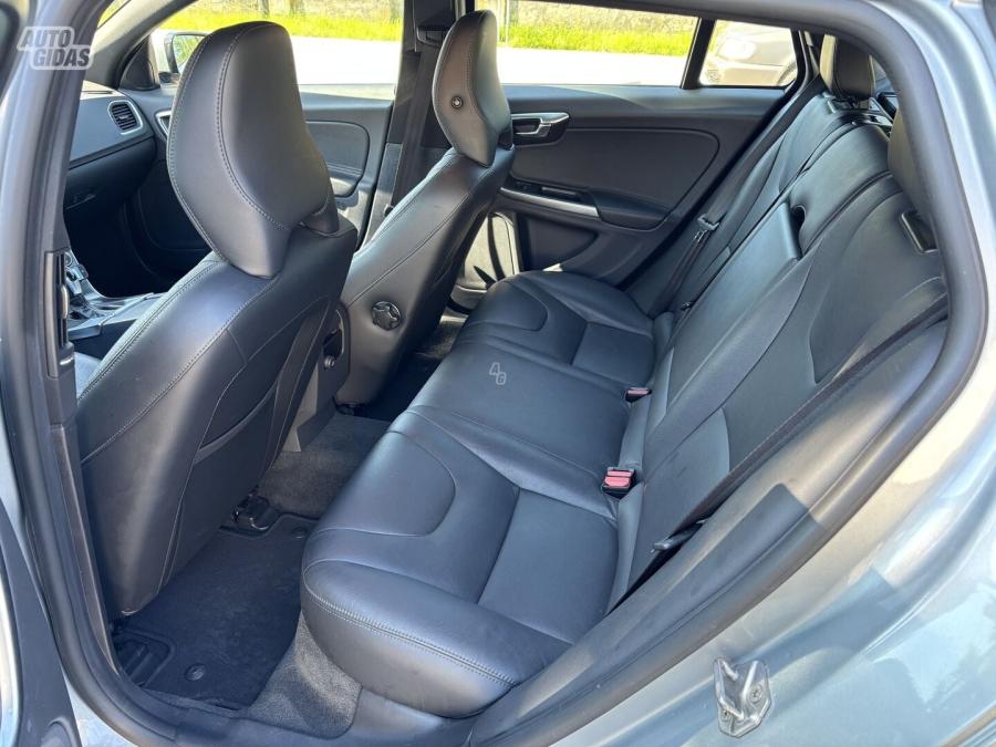 Grey Volvo V60 2014 in Vilnius, with an engine capacity of 2.40 L and mileage of 300 thousand km for 7500 €, photo 16 on AUTOMOTO.COM.LV