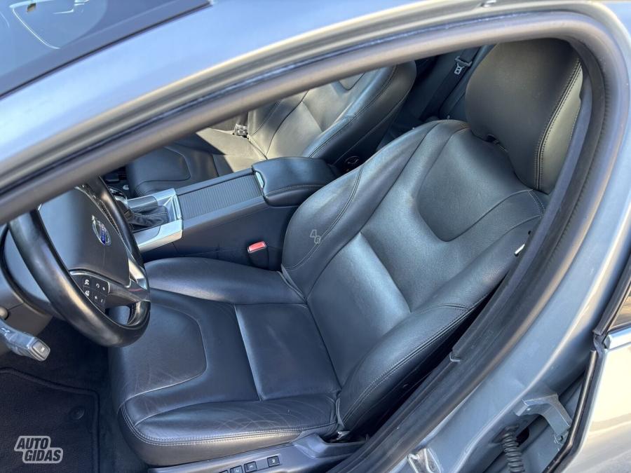 Grey Volvo V60 2014 in Vilnius, with an engine capacity of 2.40 L and mileage of 300 thousand km for 7500 €, photo 17 on AUTOMOTO.COM.LV