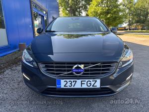 Pelēks Volvo V60 2014 Paide, ar dzinēja tilpumu 2.00 L un nobraukumu 190 tūkst. km par 7690 €, foto 3 vietnē AUTOMOTO.COM.LV