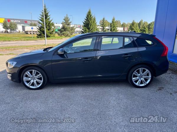 Grey Volvo V60 2014 in Paide, with an engine capacity of 2.00 L and mileage of 190 thousand km for 7690 €, photo 3 on AUTOMOTO.COM.LV